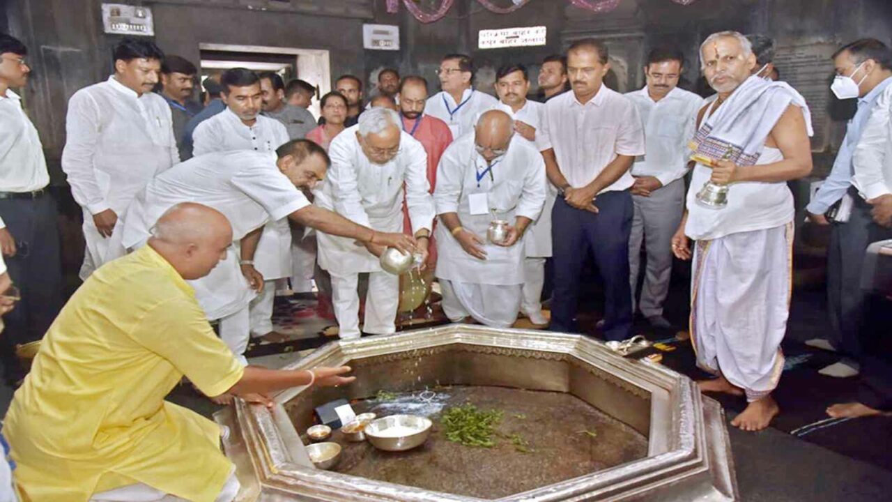 Purification ritual conducted at Bihar’s Gaya temple after non-Hindu ...