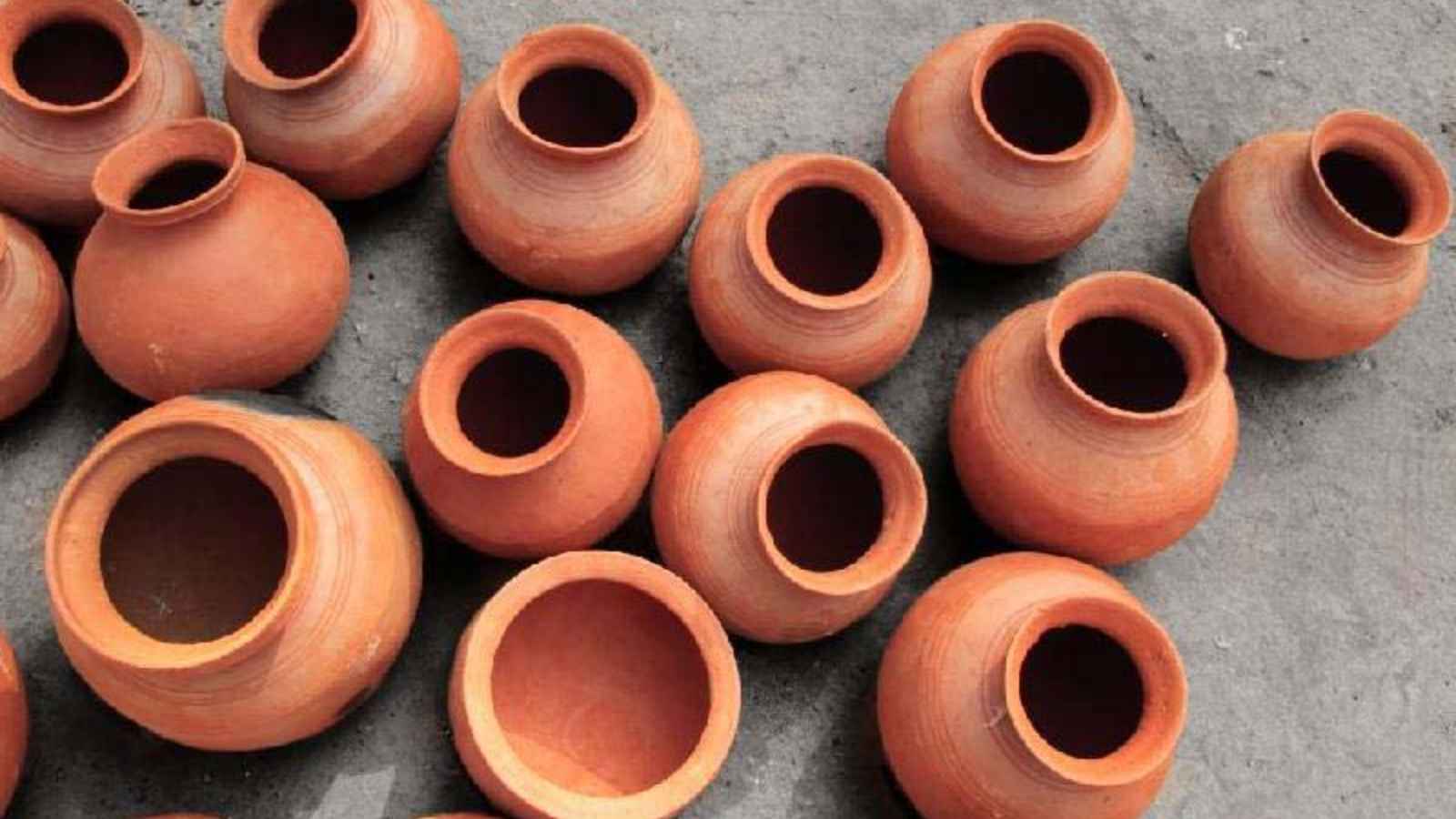 As summer kicks in, demand for earthen pots rises in Hyderabad